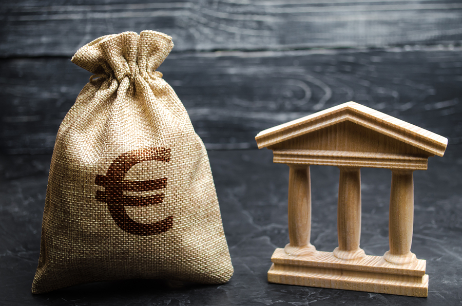 Nazionalizzare le banche: conviene oppure no? • Risparmiamocelo